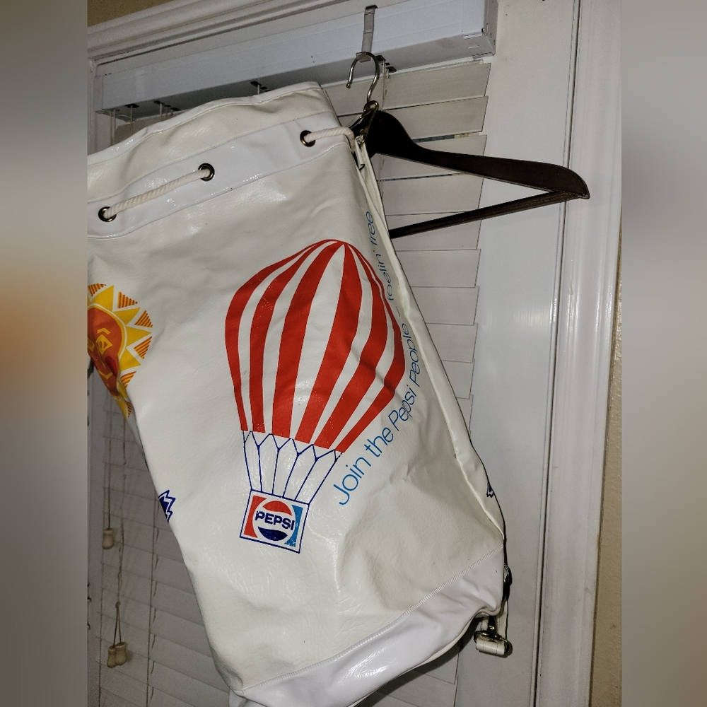 Pepsi Cola 1974 Promo Bag Pepsi People Feeling Free - Gem